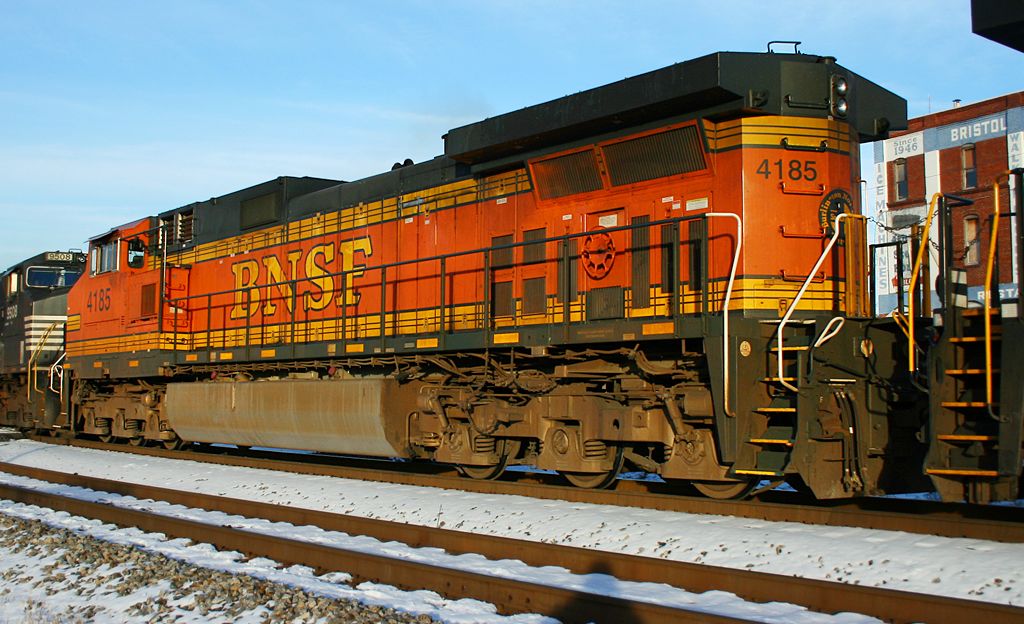 BNSF 4185